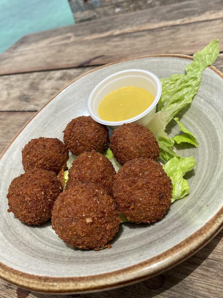 7 incredible places for food in Palm Beach, Aruba - Just Us Two Travel